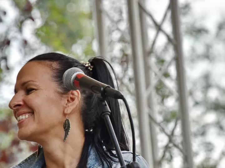 Por qué Elisa cantante decidió lanzar su nuevo single al final del ...